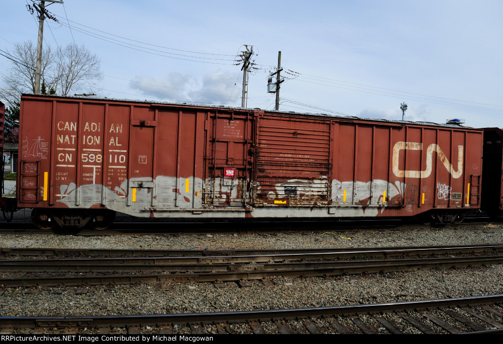 CN 598110 60-9 ft Combination Door Boxcar (side A)